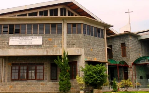 Paroki Santo Fransiskus Assisi padang bulan Medan - Tuhan, jadikanlah ...