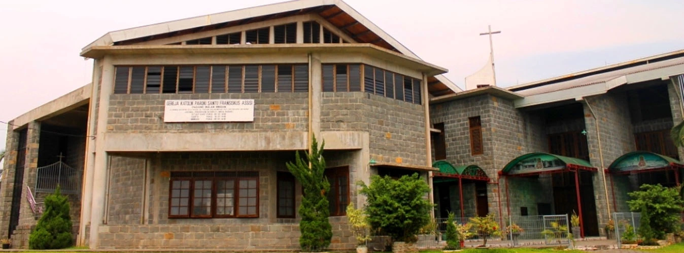 Paroki Santo Fransiskus Assisi padang bulan Medan - Tuhan, jadikanlah aku pembawa damai.